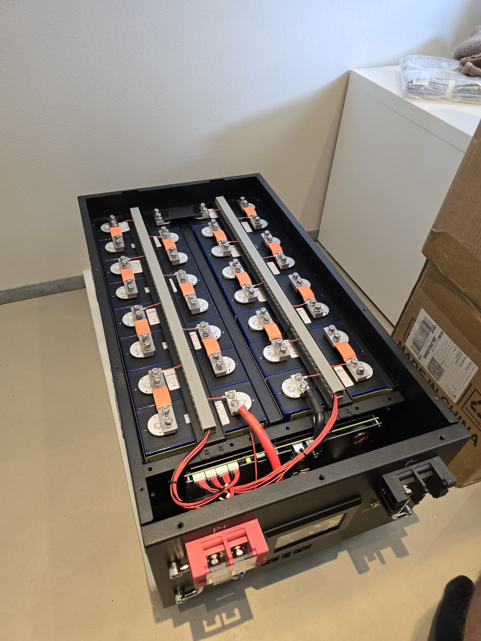 Solceller, inverter og stort gør-det-selv batteri - på den rigtige måde ...